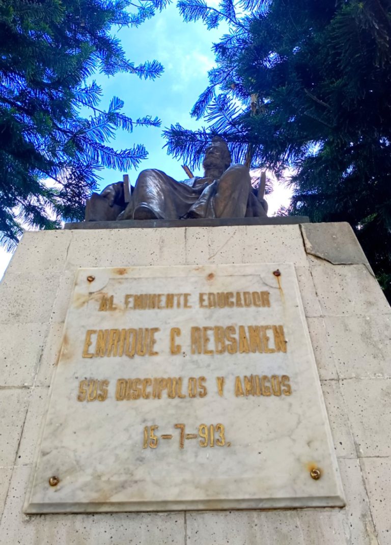 Las esculturas de la escuela Enrique C. Rebsamen en Xalapa. - El Estridente